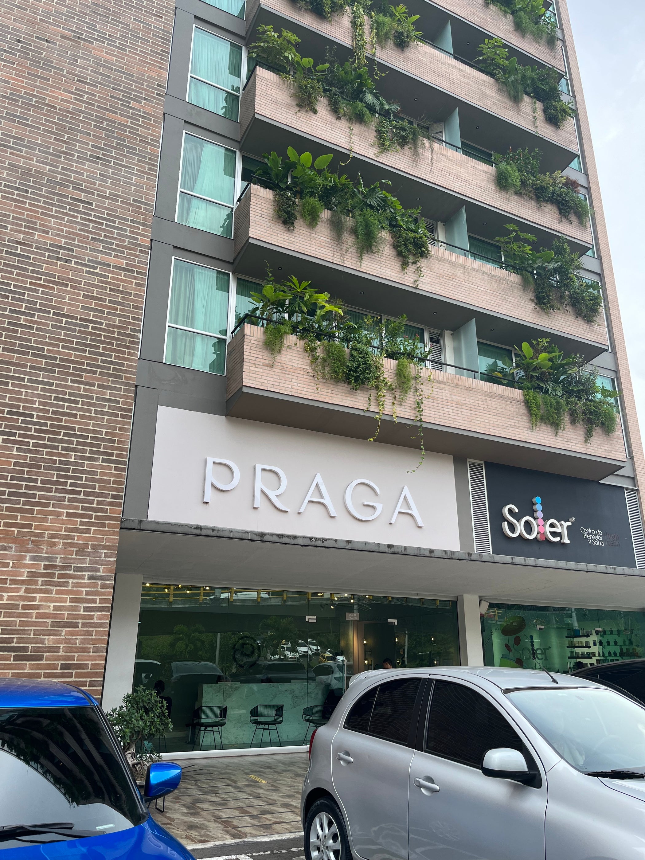 SEDE MEDELLÍN – PRAGA SALON